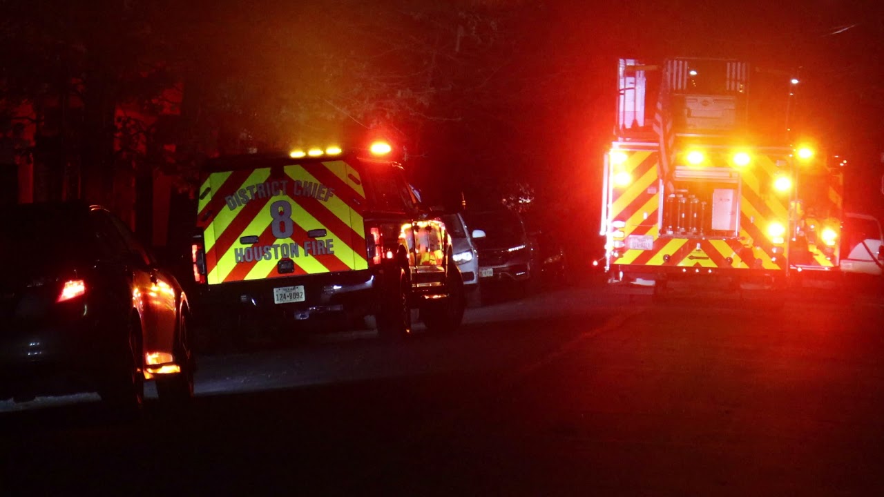 Fire at Alief Square Apartment Homes - Houston Stringer