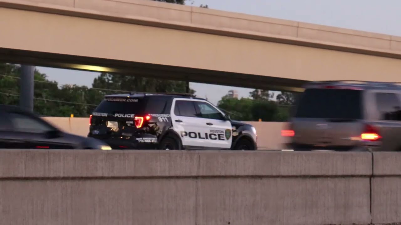 Driver crashes into emergency vehicle that was assisting with a stalled ...