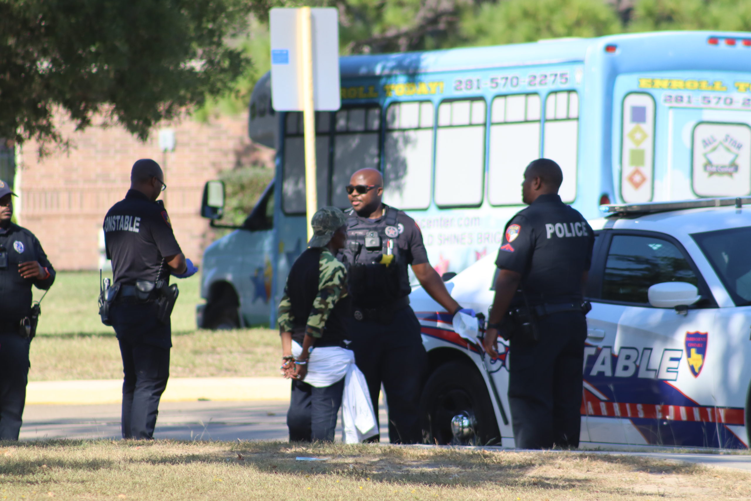 Police detain man outside of elementary school in Texas - Houston Stringer