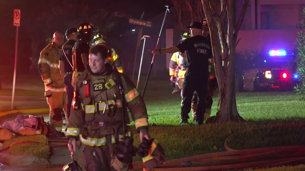 Driver arrested after crashing car into Houston home, causing a fire ...