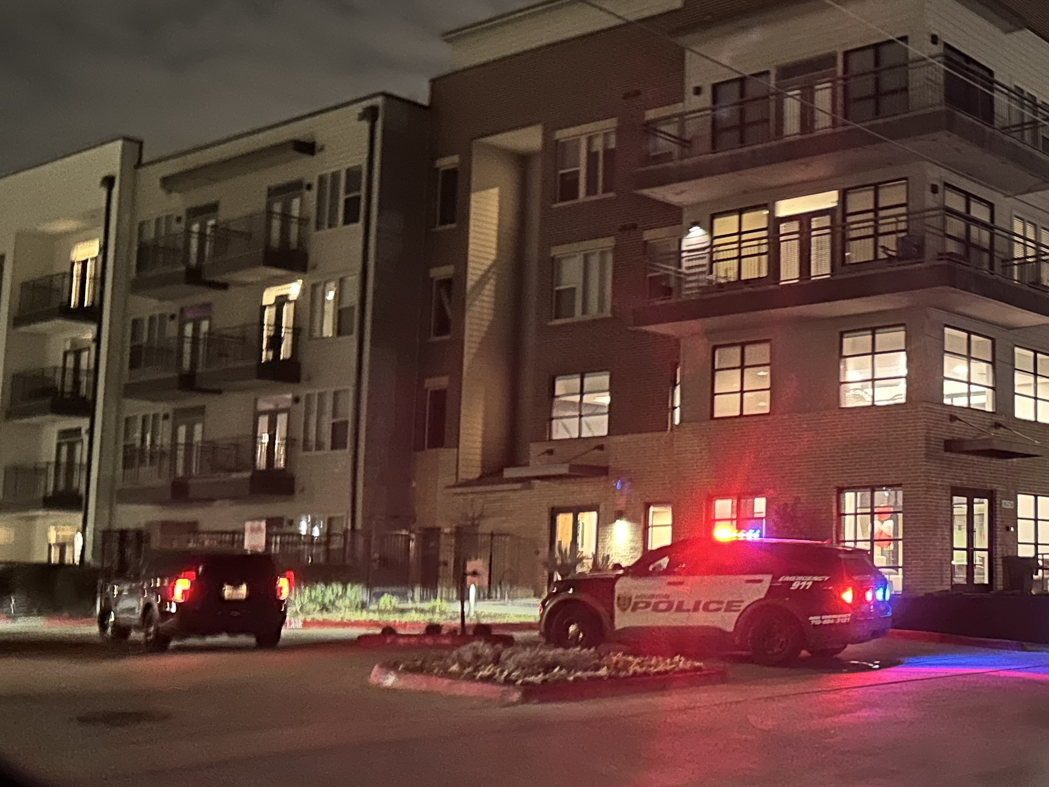HPD Officers shoot suspect who opened door and fired at Officers at a Houston Apartment Complex ...