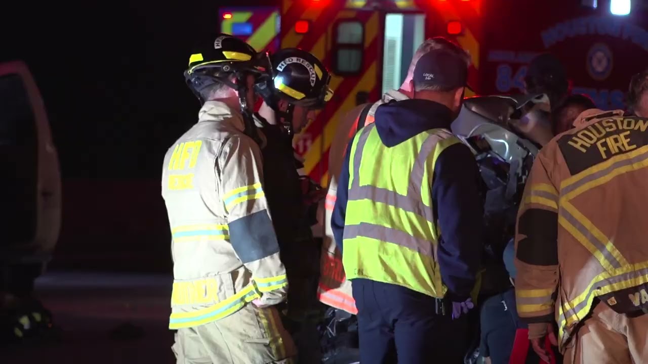 Man dies after crashing into ambulance - Houston Stringer