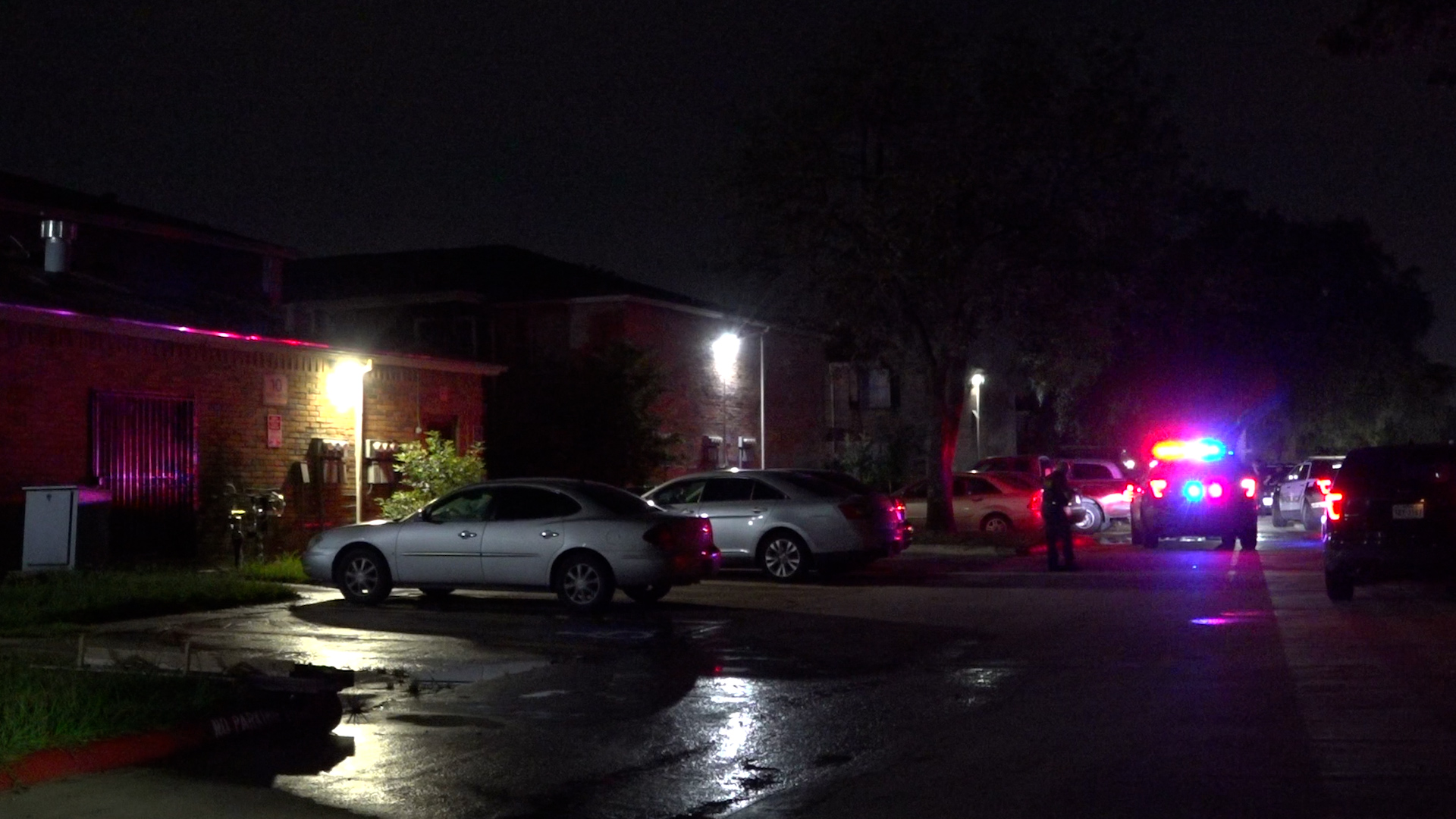 Suspect shot by occupants of apartment during home invasion - Houston ...