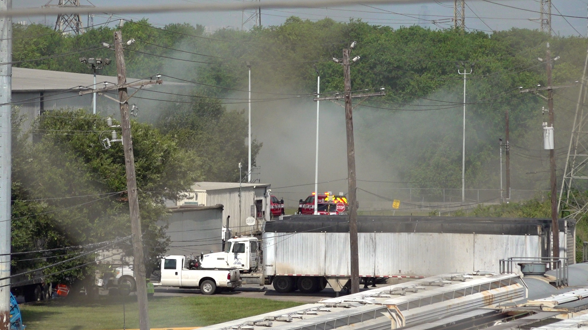 Warehouse fire in Magnolia Park - Houston Stringer