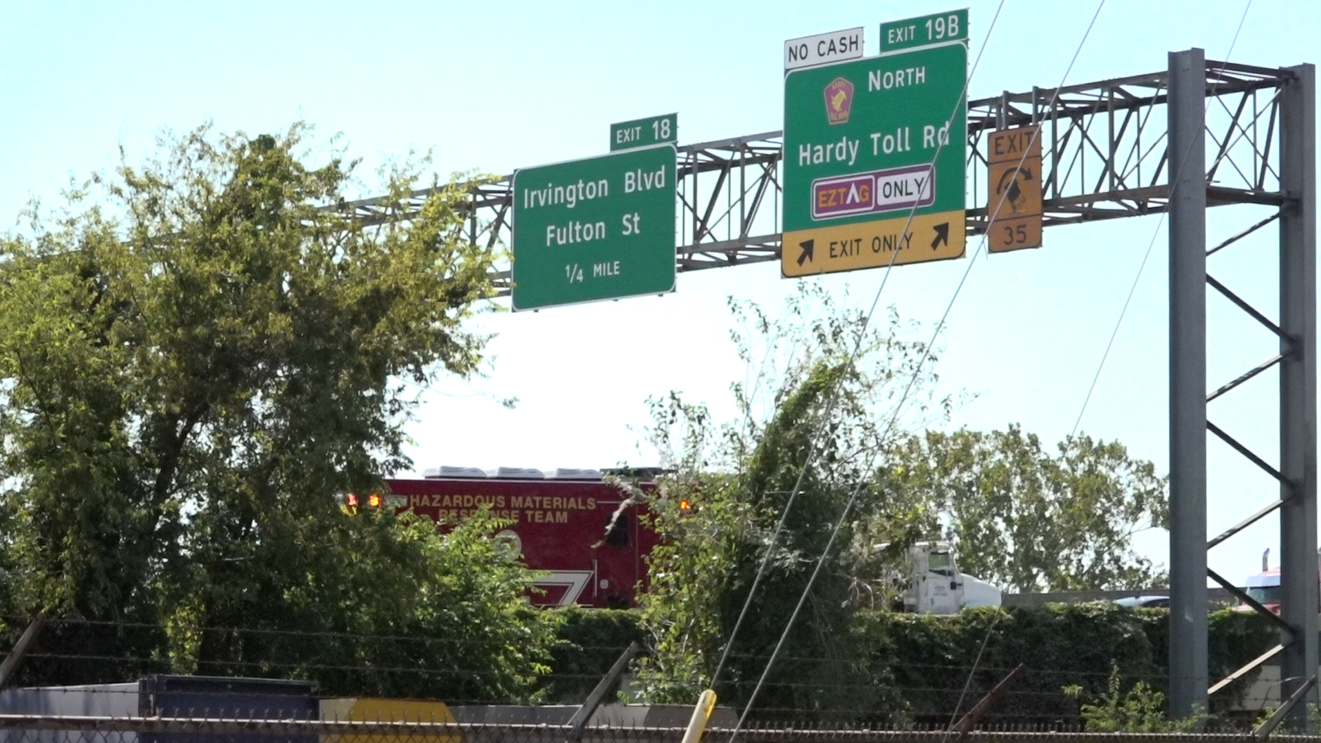 Houston Fire Department Hazmat Team Responds to Fuel Spill on 610 North ...