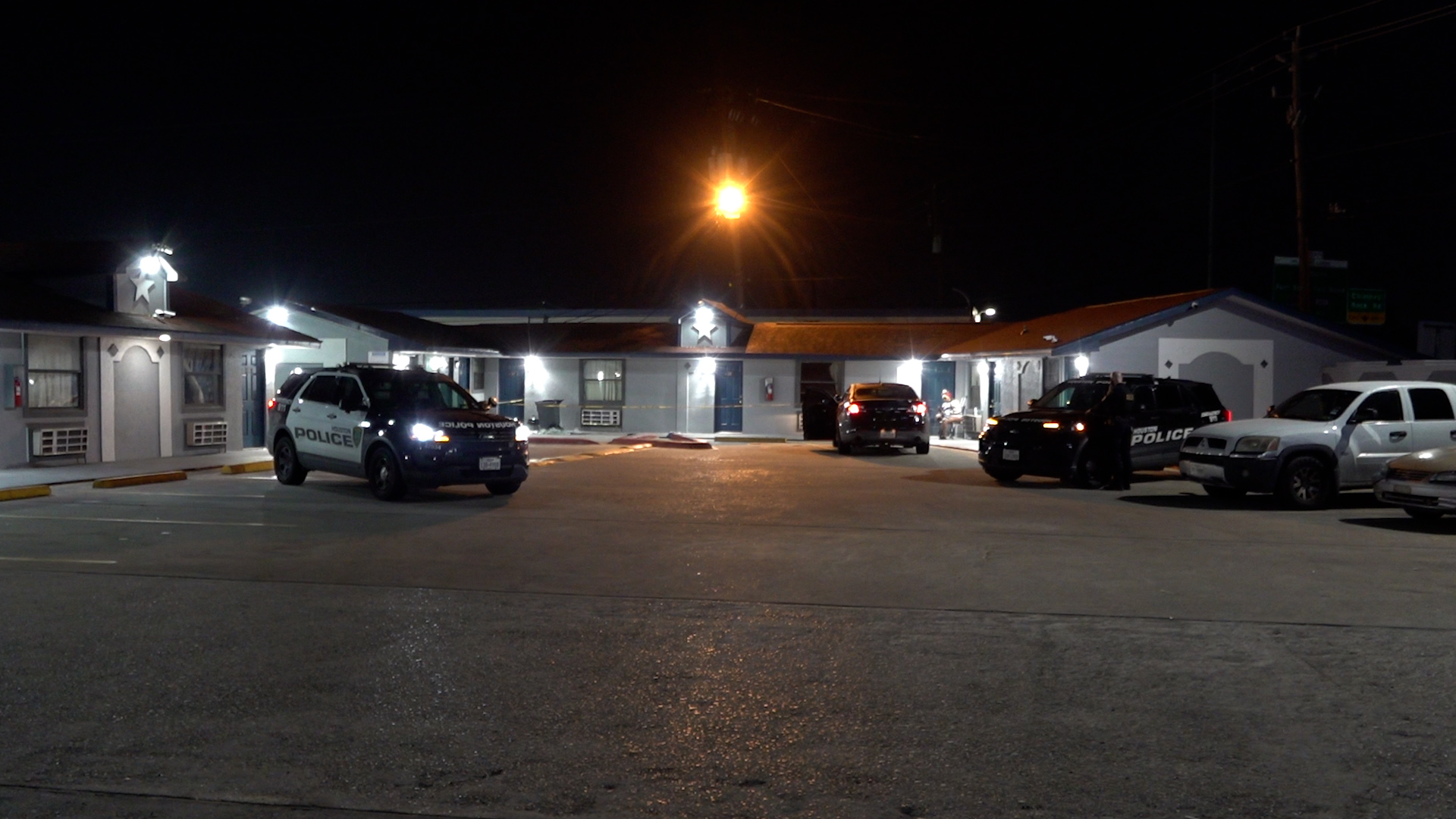 Man critically injured in shooting at Economy Inn & Suites in Houston ...