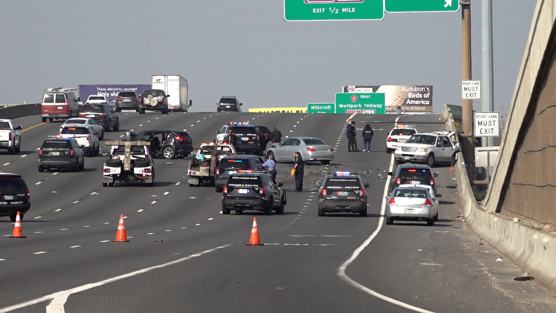 18-year-old killed in Houston crash after vehicle stops in middle of ...