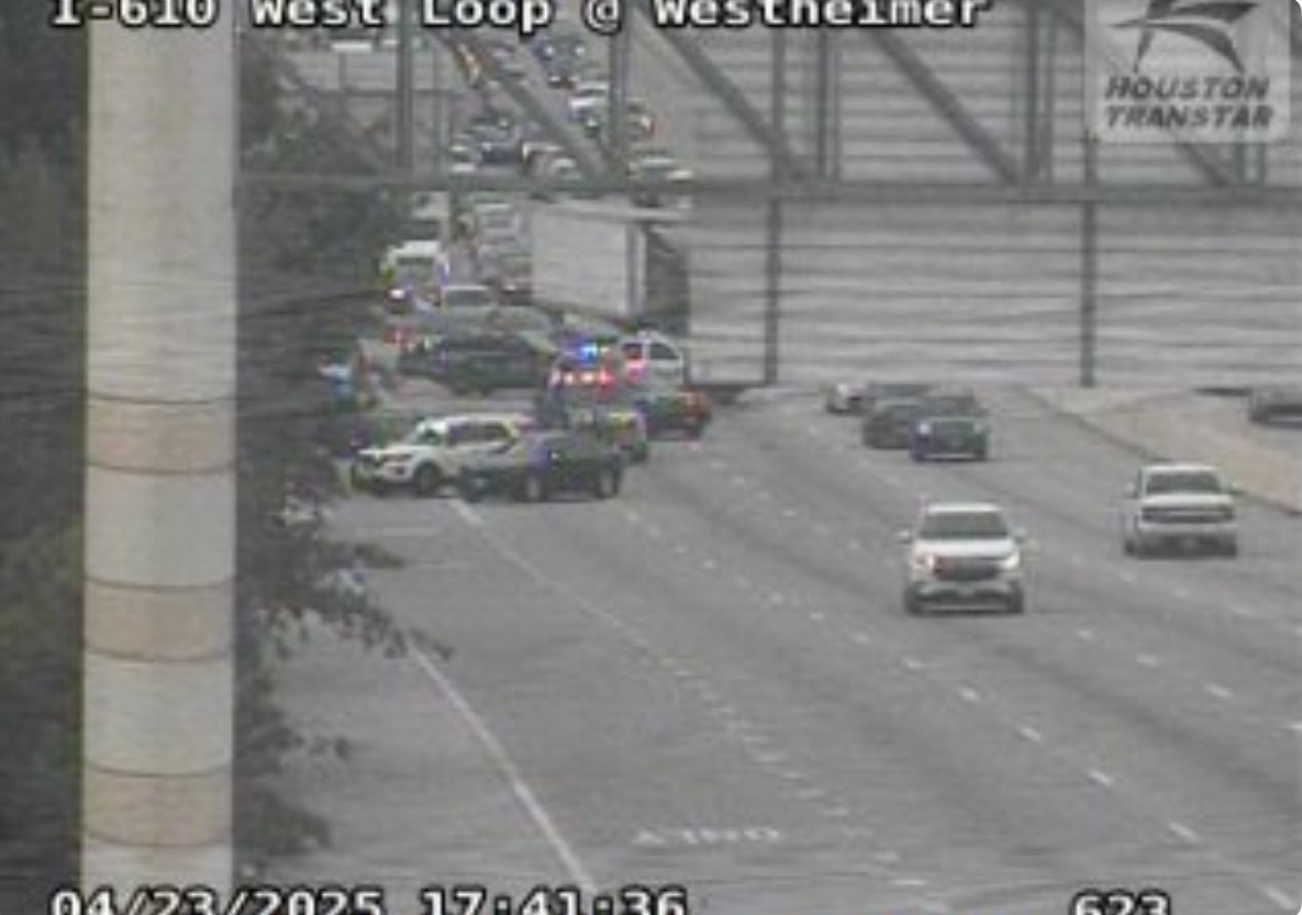 HPD pursuit ends on West Loop causing major traffic backup; all lanes ...