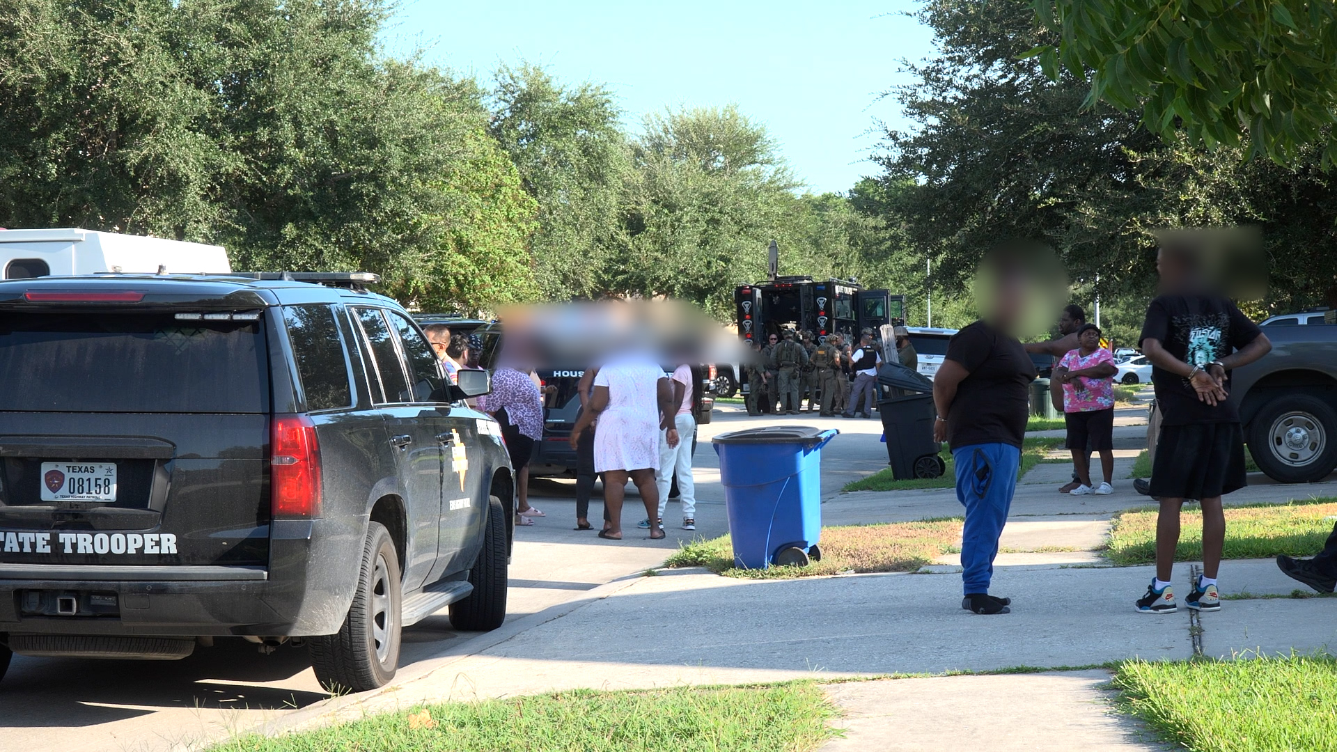 HPD, TX DPS and SWAT officers serve warrant in Humble - Houston Stringer