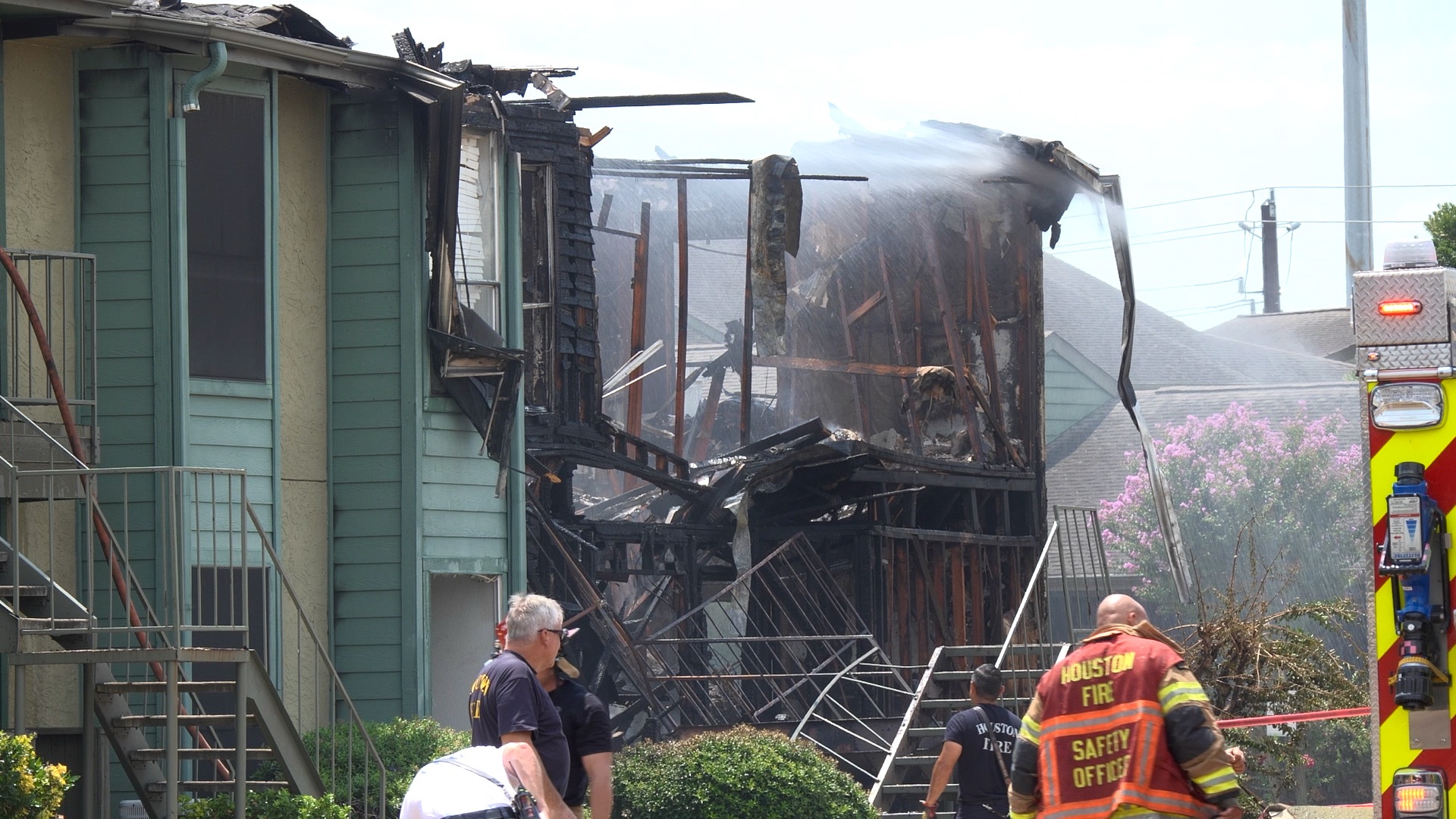 Two-alarm fire breaks out at Del Mar Apartments in southeast Houston ...
