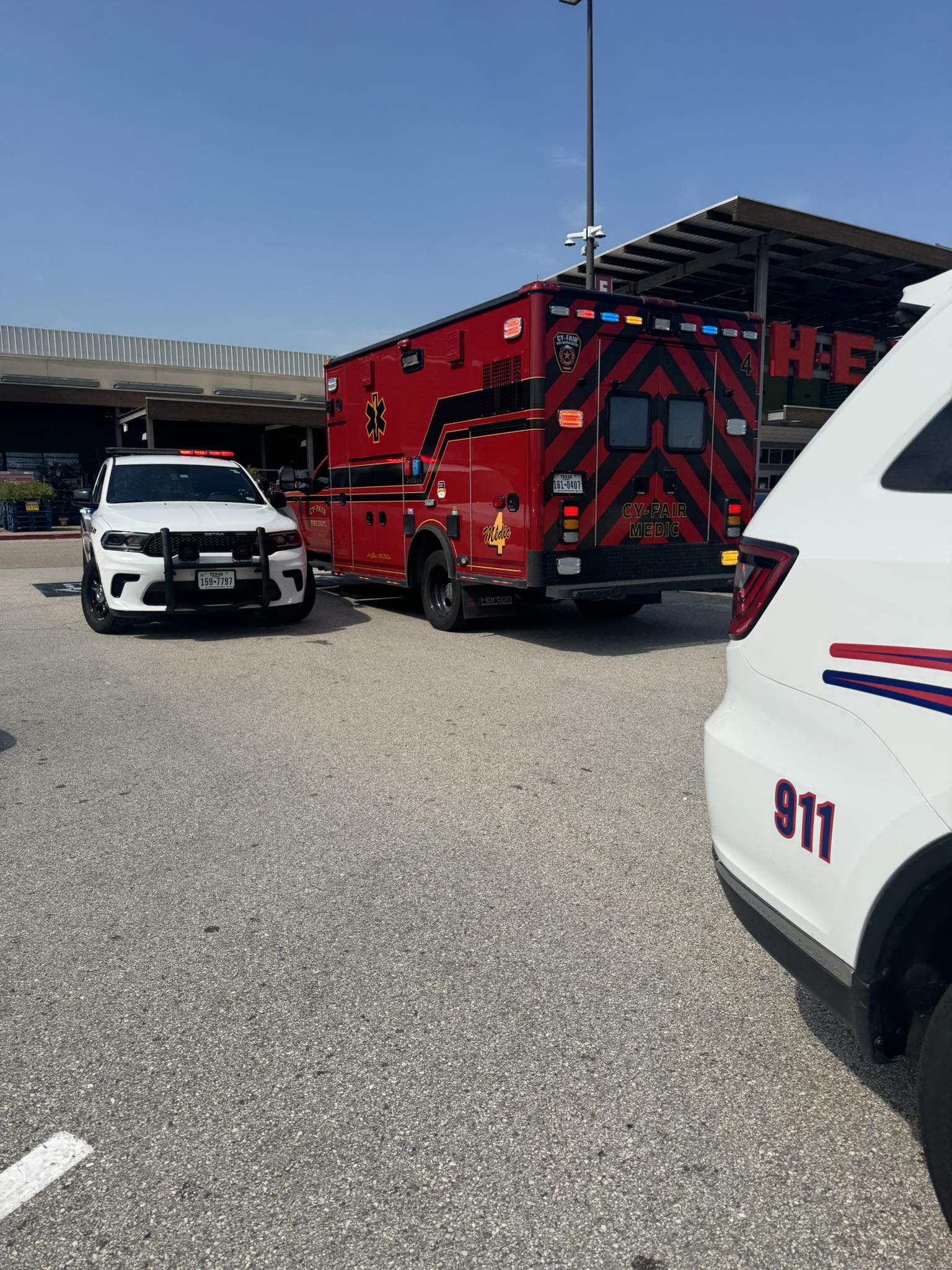 Deputies rescue 2-year-old left in hot SUV at H-E-B parking lot in ...