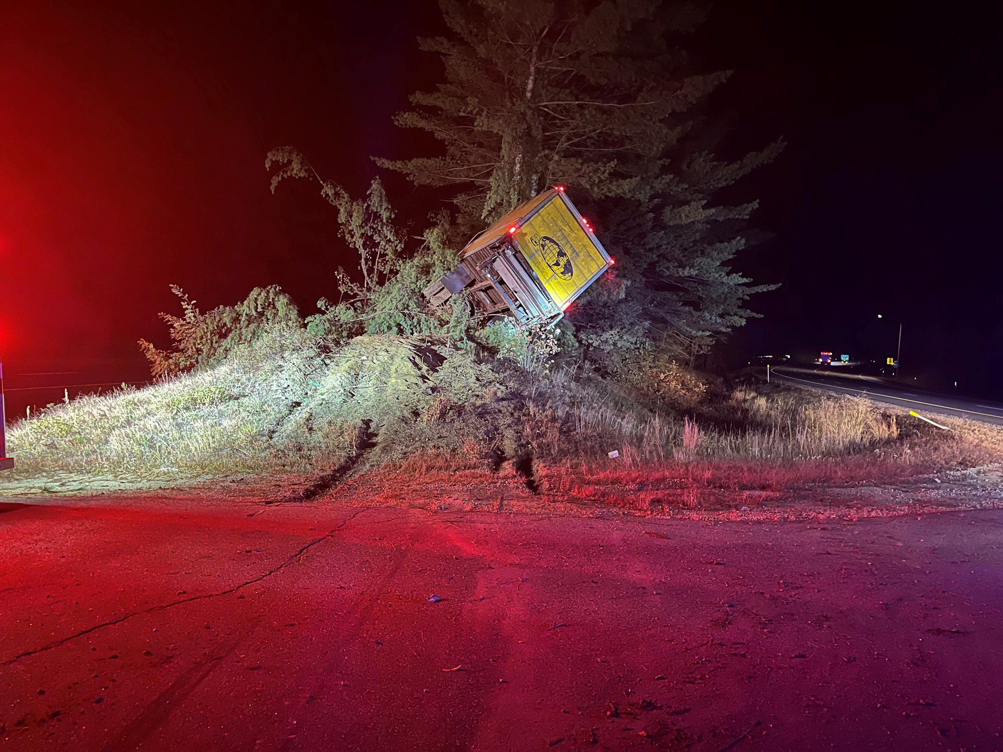 Driver injured after box truck crashes into trees on I-93 in New ...