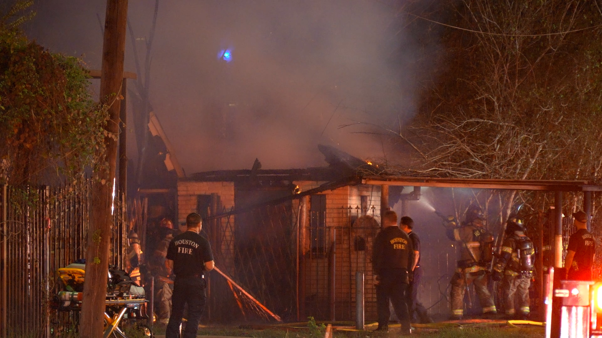 Abandoned flea market fire sends firefighter to hospital - Houston Stringer