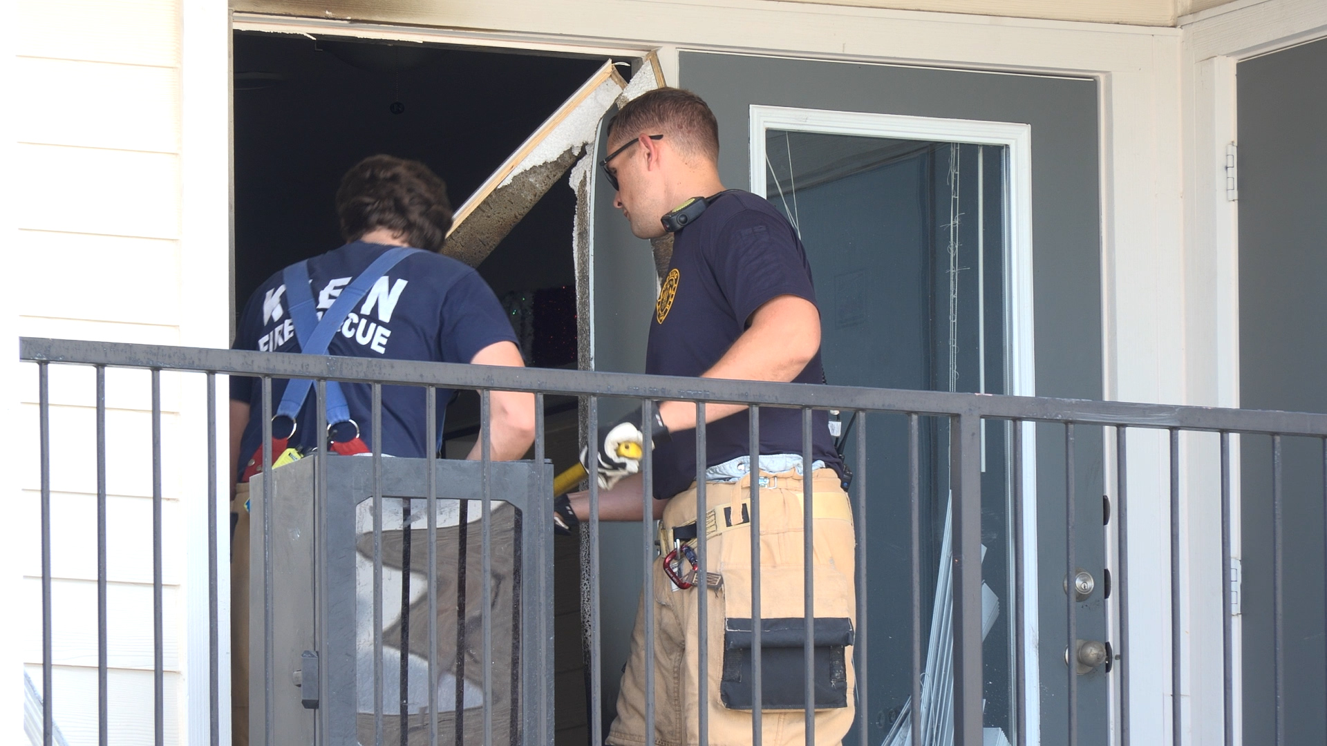 Man suffers cardiac arrest from smoke inhalation during apartment fire ...