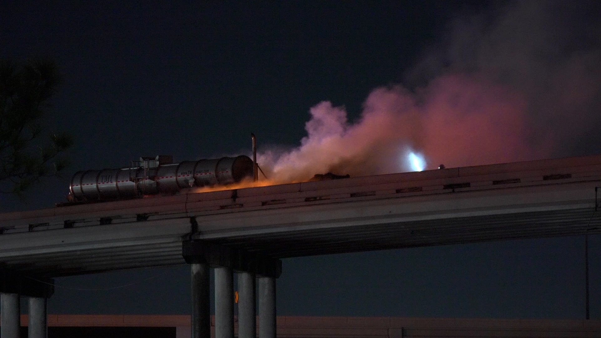 Large fire involving 18-wheeler carrying sulfuric acid in Gulfgate area ...