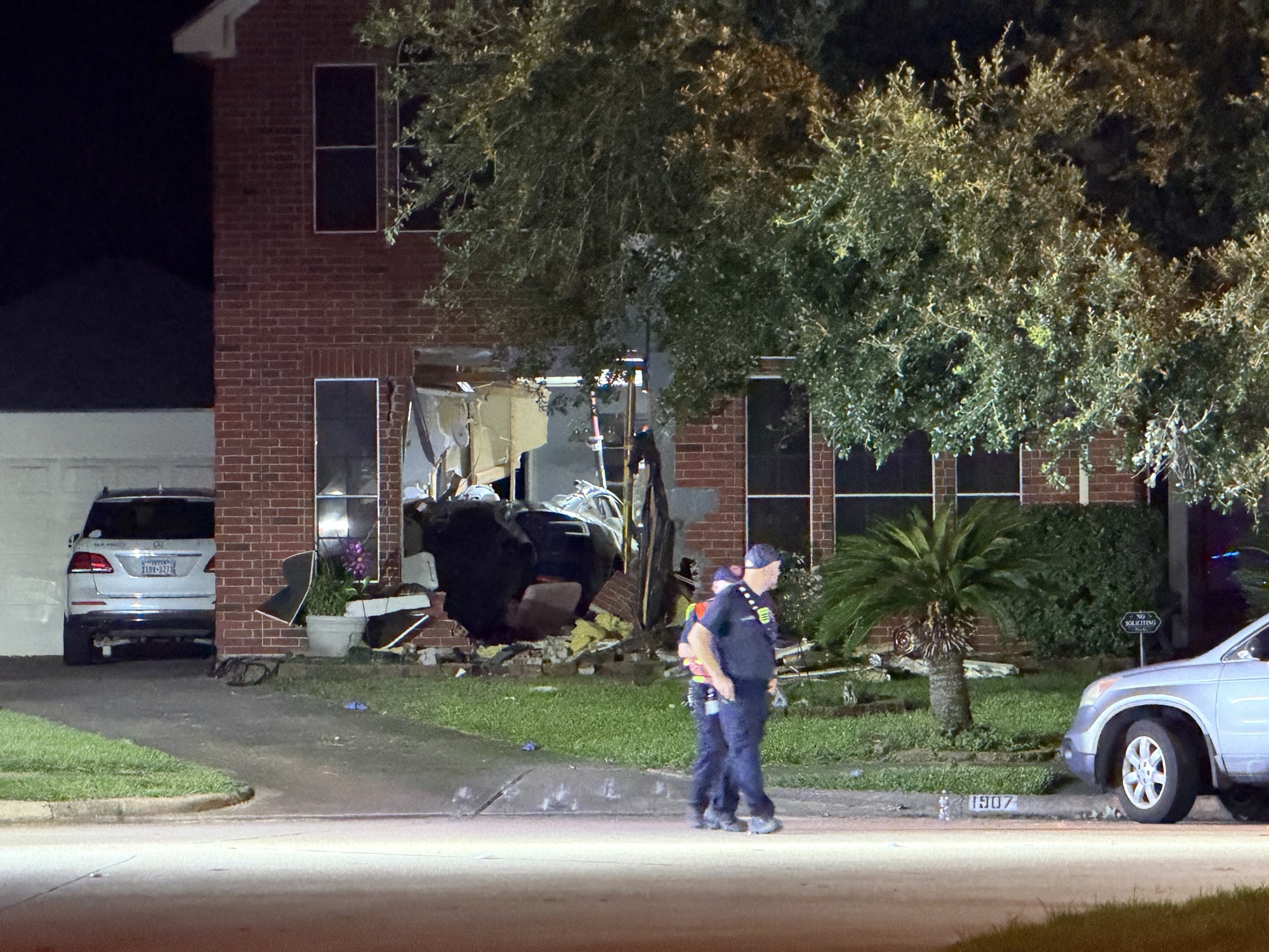 Woman killed after vehicle crashes into home in northwest Harris County ...